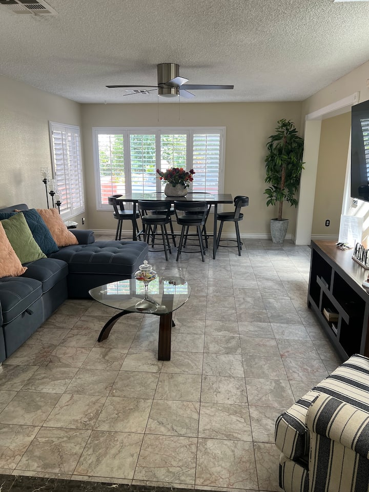 Betsy's Cute Home - Henderson, NV