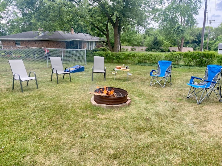 Quiet Neighborhood, Close To All The Essentials! - South Bend, IN