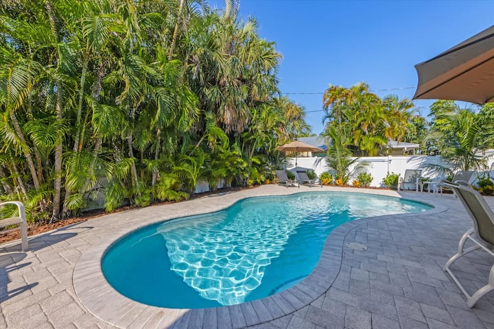 Palm Paradise~steps To Shops/beach~best Location! - Anna Maria, FL