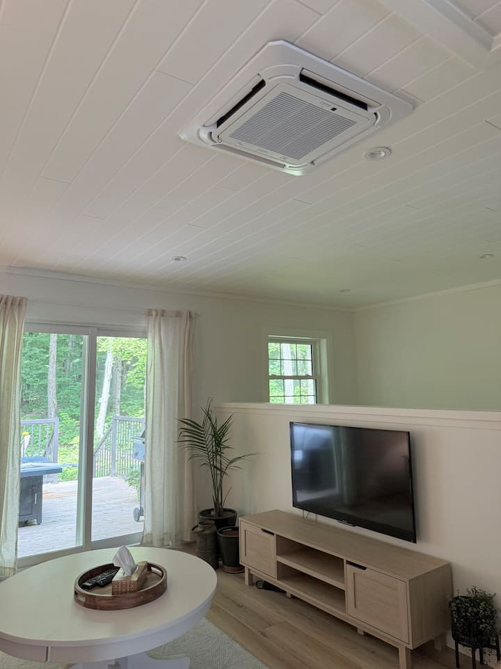 Maple Loft Retreat With Hot Tub - Huntsville