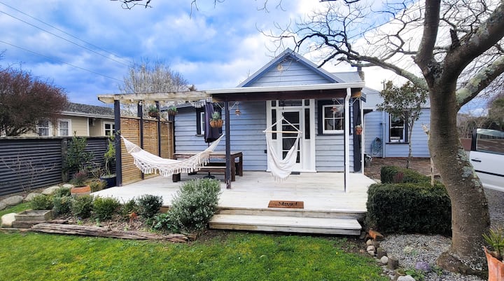 Urban Cottage - Steps From Cafés & Theatre - Masterton