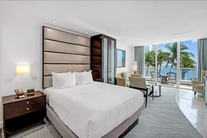 3 Fontainebleau Studios 7 Beds For 16 Guests - Miami Beach, FL