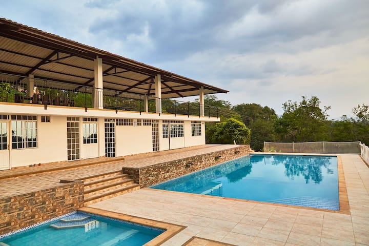 Casa Campestre Privada - Capacidad 30 Personas - Villavicencio