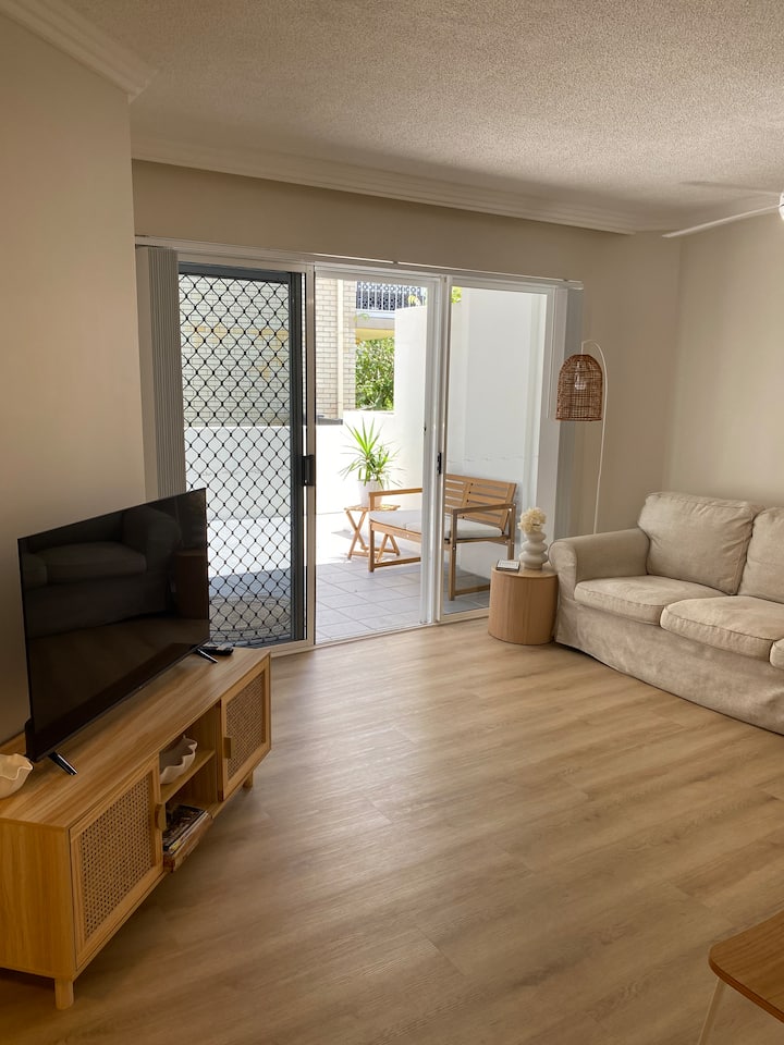 Entire Ground Floor Apartment In Surfers Paradise! - Gold Coast