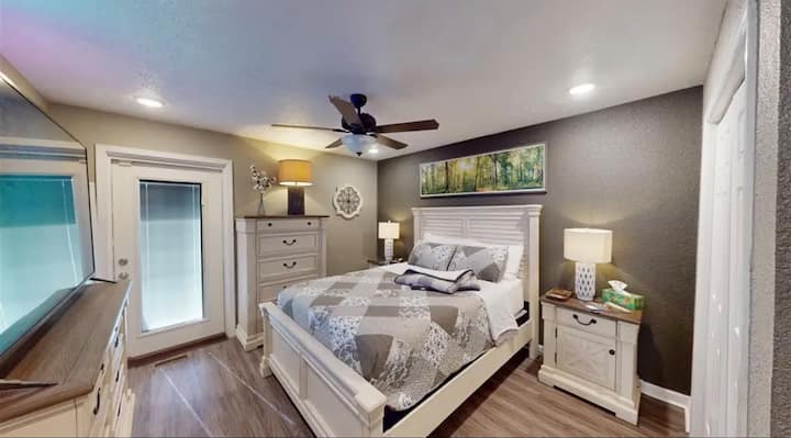 2bed, 2bath- Spacious Comfy Patio, Hot Tub & Grill - Bowling Green, KY