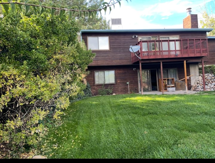 Charming Rustic House Near City Hotspots - Farmington, NM