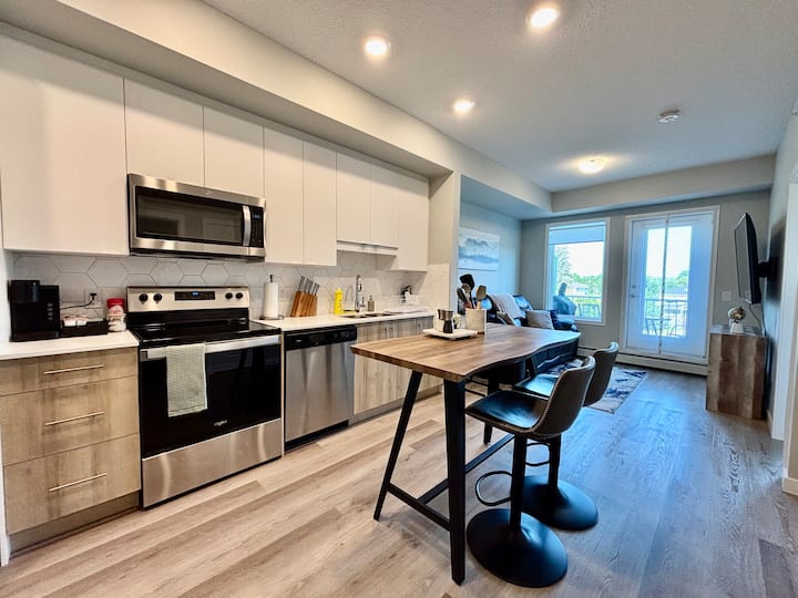 Modern Condo, Historic Inglewood - Calgary