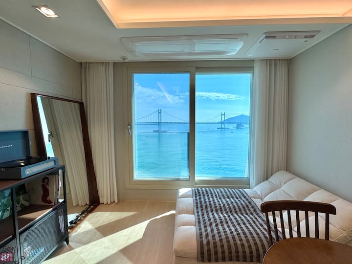 Happynewyear2026#해맞이#감성야경#힐링충만#광안대교#come On In#오션뷰 - Busan