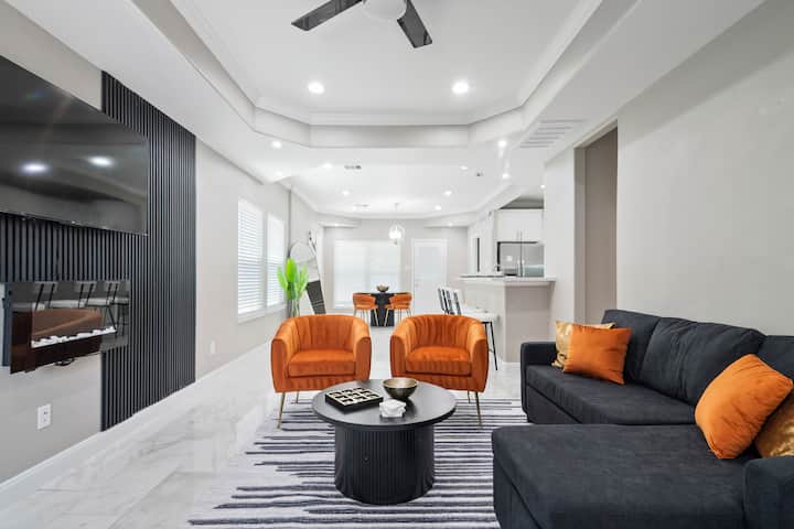 Luxury Modern Stay Near Downtown Nrg Medical Ctr - Houston, TX