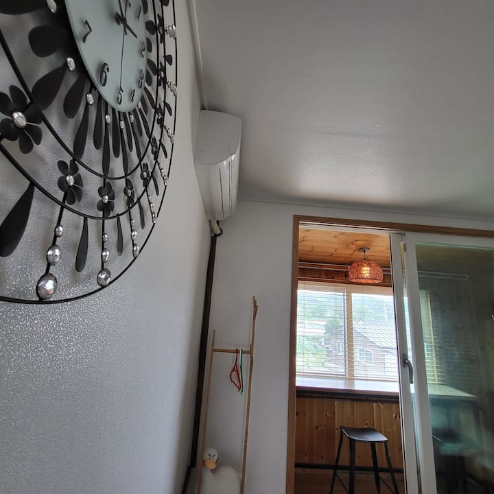 풀옵션
단독2층
황토찜질방포함
넓은주차장
침대4개
욕실3개.화장실2
최대15인수용 - Gangneung-si