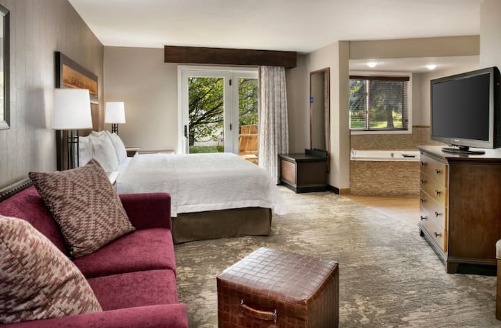 Stylish 2 Units W/ Parking & Breakfast - Jackson, WY
