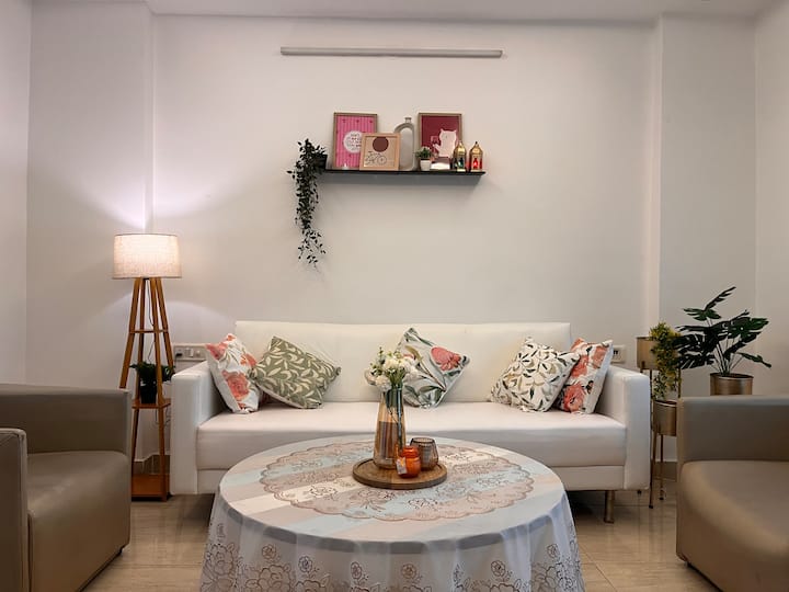 Nomads Nest| Premium Homestay| Spacious 3 Bhk Flat - グルガーオン