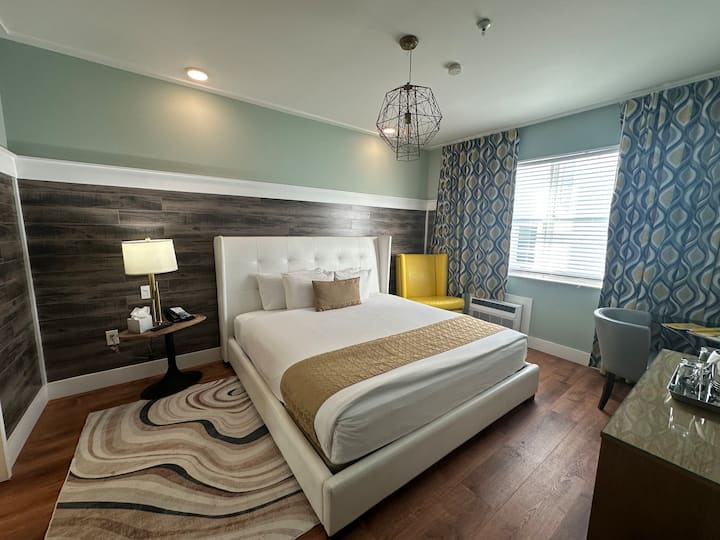 Private King Room | Collins Ave - South Beach, FL