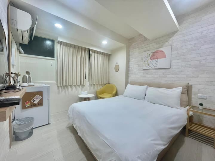 【有窗】Cozy Wooden Stay For 2 | 5 Mins Walk To Mrt - Taipei