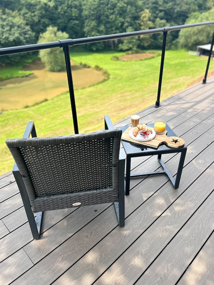 The Cabin – Peaceful Village Stay With Views - Nuneaton