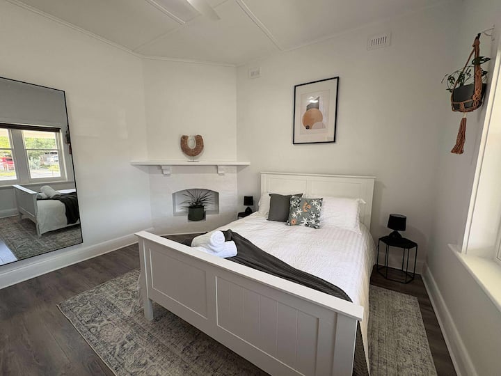 Cloud 19-comfy & Convenient Between The City & Sea - Adelaide