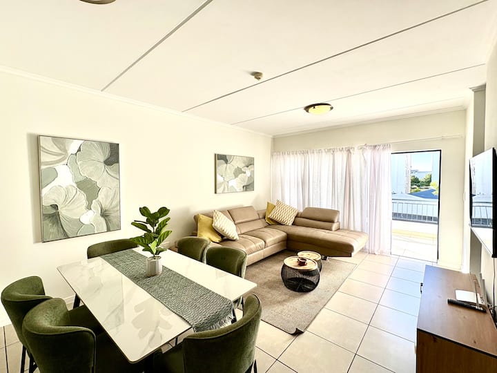 3 Bedroom, Sandown Estate  Pool, Gym & Restaurant - Le Cap