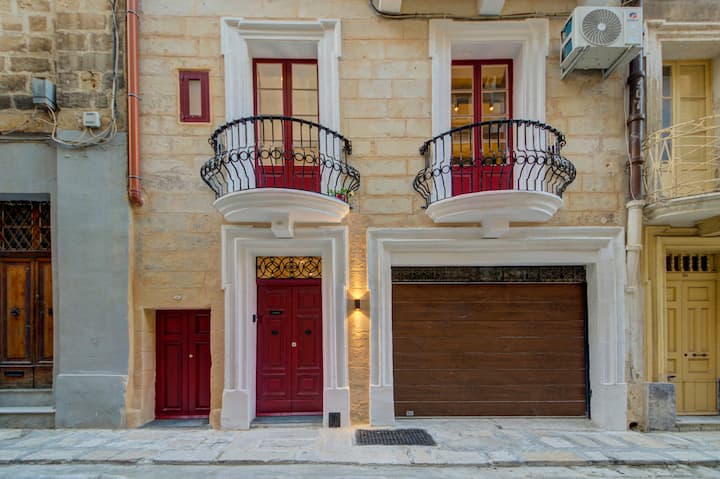 Modernized Traditional Townhouse In Floriana - Malta