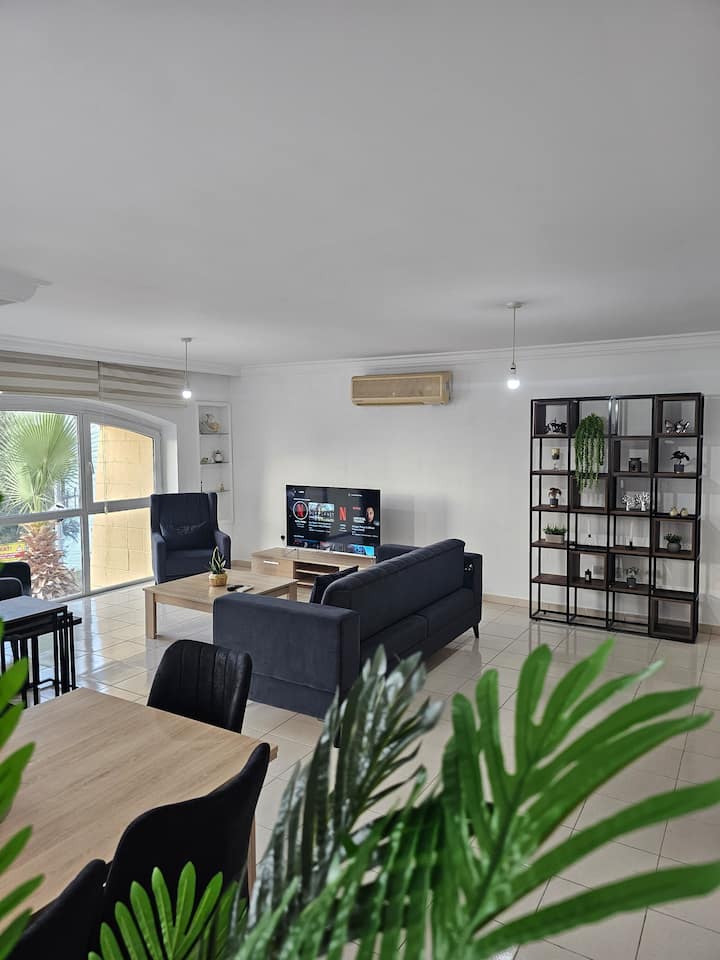 3+1 Seafront Apt. Pool, Beach, Casino - Kyrenia