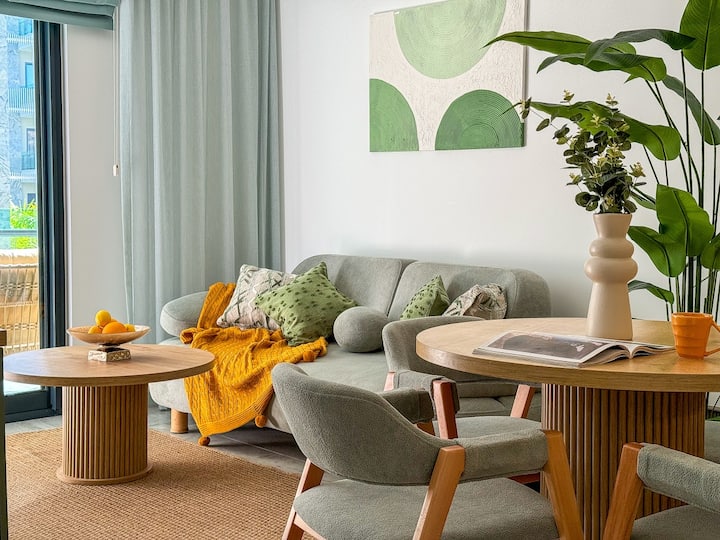 Qoople Legend A12 On The 1st Sea Line - Alanya