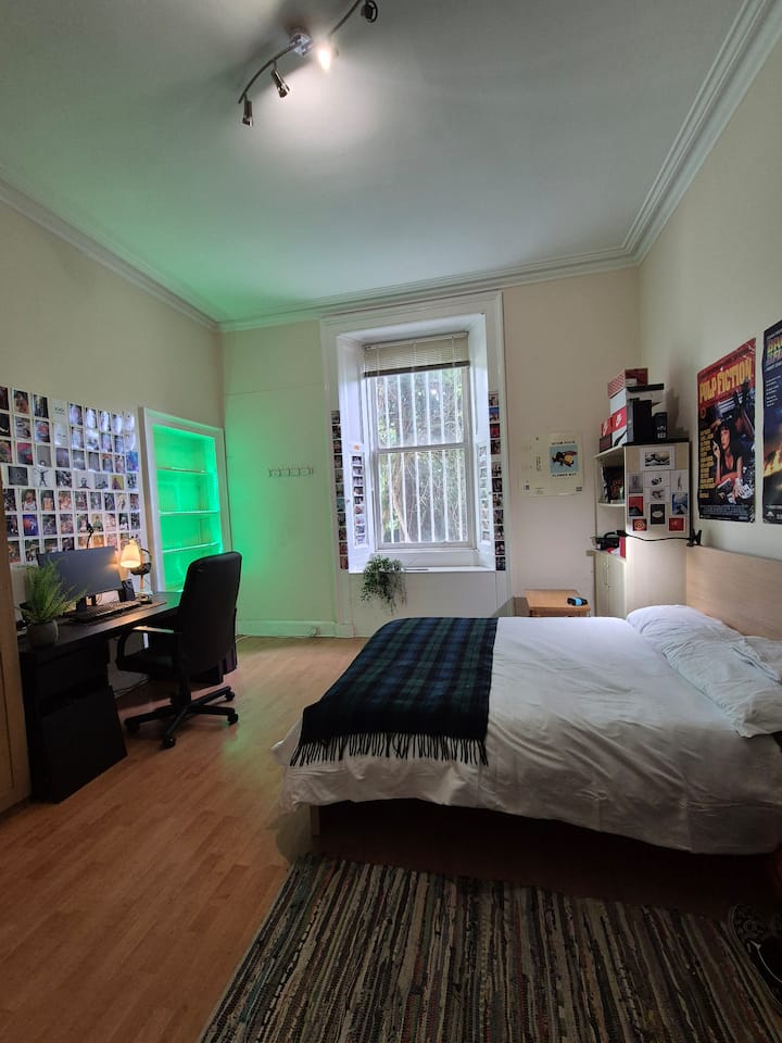 Large Bright Room On The Meadows - Leith