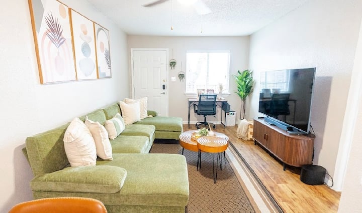 Peaceful 1/1 Bedroom 
Downtown Austin View - Austin
