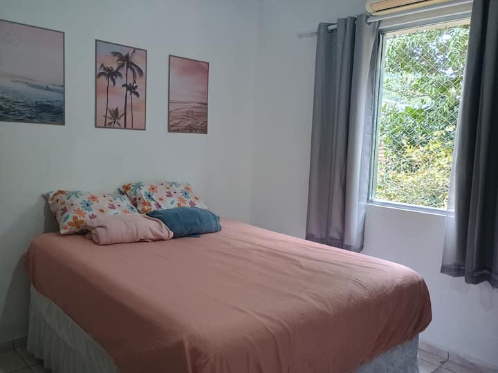 Apê A 400 Metros Do Mar, Wi-fi, Garagem E Banheira - Guarujá