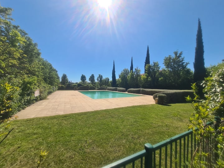 Superbe T3 Cosy Avec Piscine - Marseille