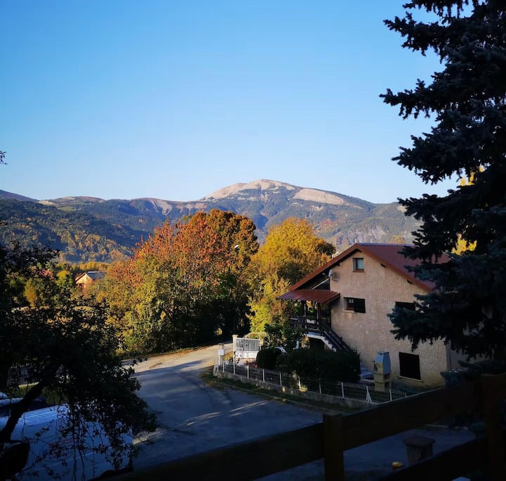 Chalet Authentique Années 1960 - Seyne