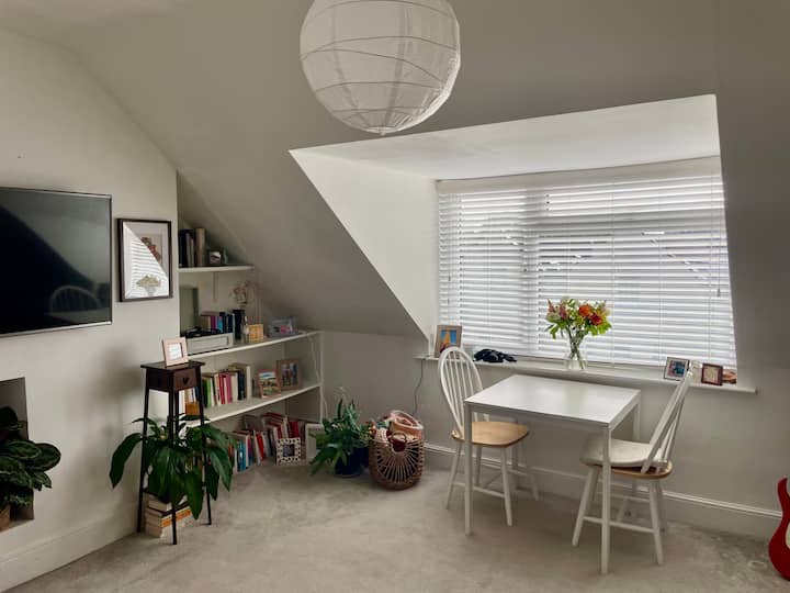 Clean & Quiet Clifton Flat In An Ideal Location. - Bristol