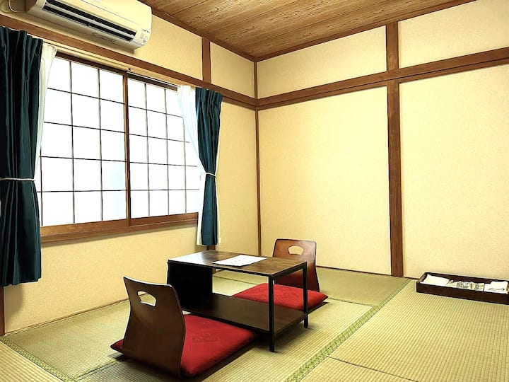 山中湖を目の前に臨む和風旅館 「四季の宿  柊」　和室6畳（１～2名様まで）のお部屋です - Mount Fuji