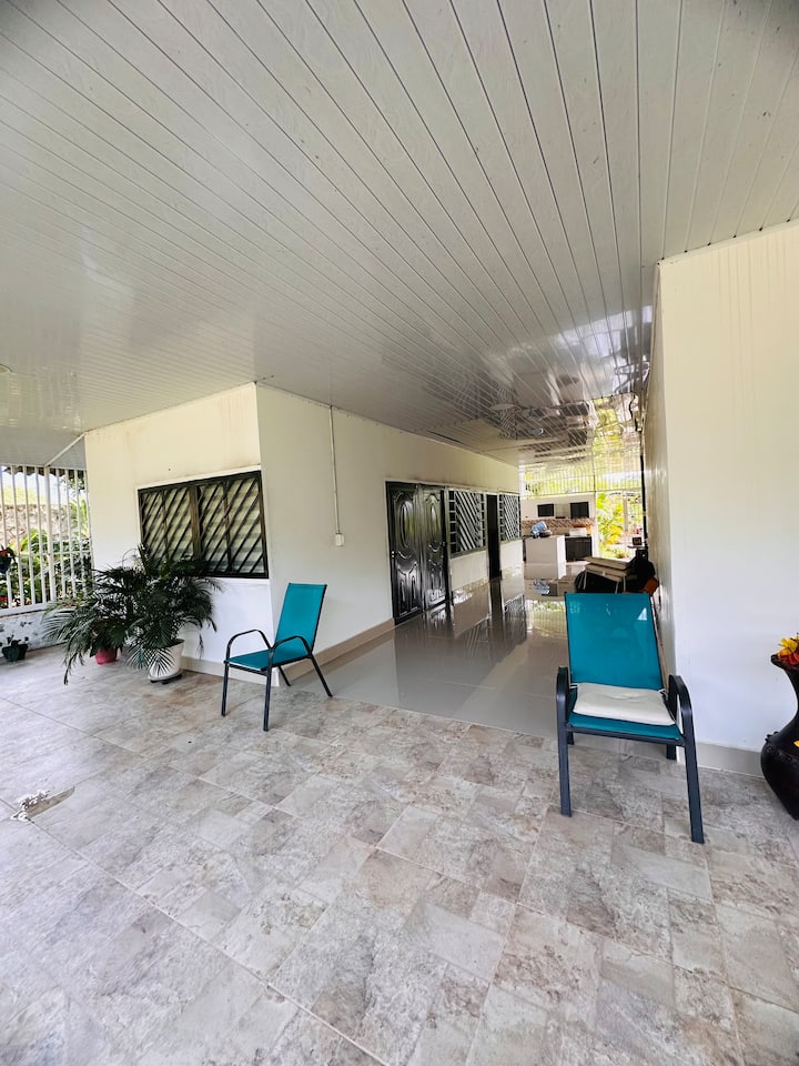 Hermosa Casa Finca Con Piscina Natural Y Lago - Rivera