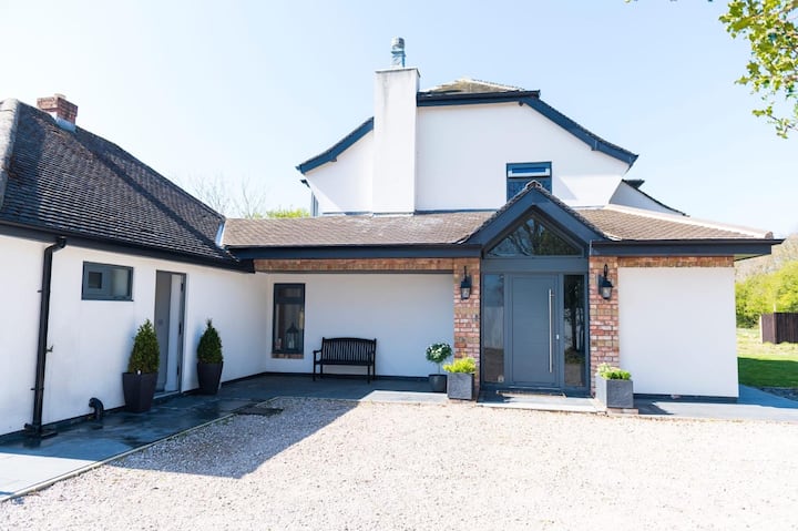 Whitgates Farm 
Sleeps 10 People - Southport