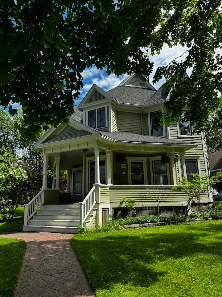 Village Historic Victorian - Conesus Lake, NY