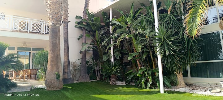 Gran Chalet En Aguadulce Sur. - Almería