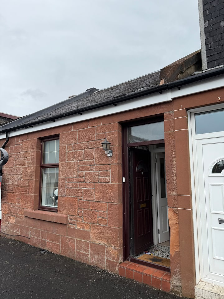 Modern 2 Bedroom Cottage House - Ayr