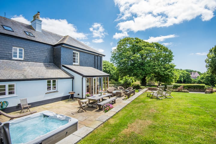 Bigbury Court Farmhouse | Luxury,  Hot Tub - Salcombe