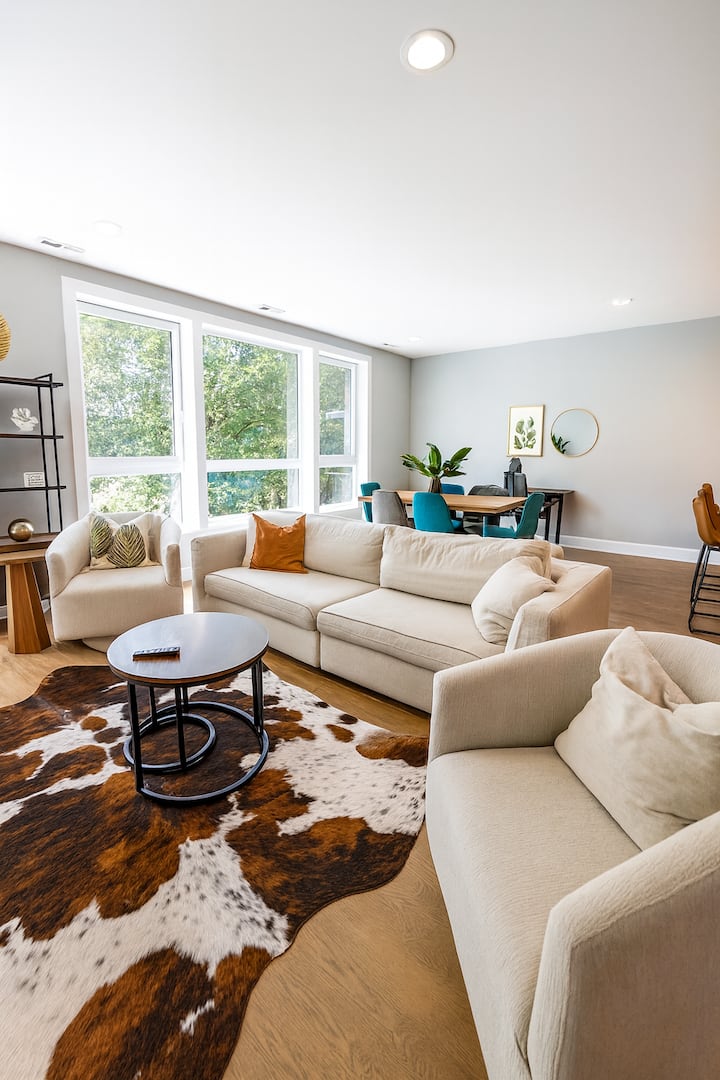 Suite Dreams | Designer Style • Central • Sleeps 6 - Chicago, IL