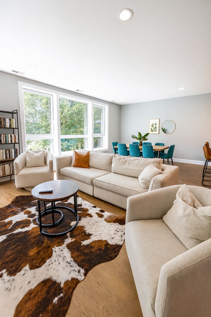 Suite Dreams | Designer Style • Central • Sleeps 6 - Chicago, IL