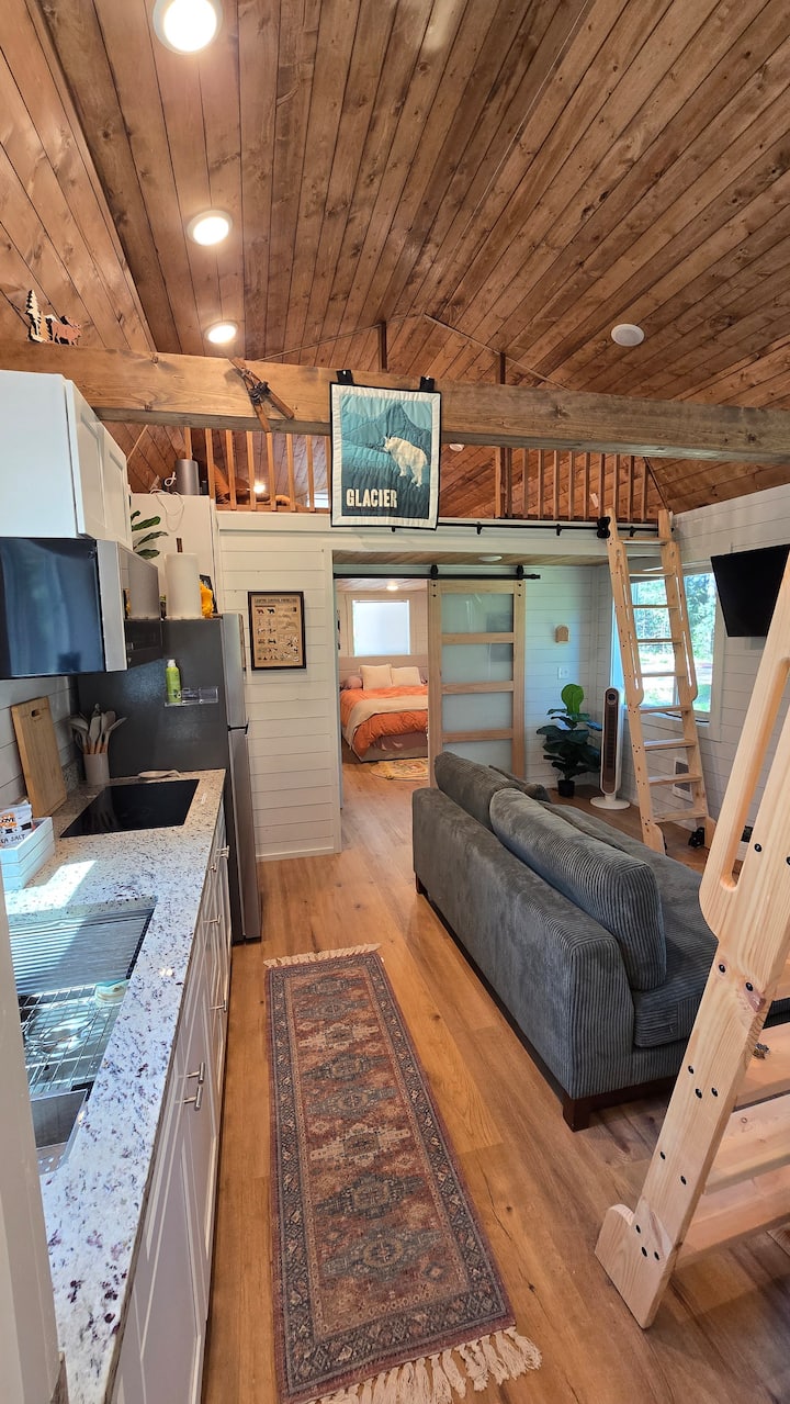 Cozy Secluded Moose Cabin Near Glacier - Columbia Falls, MT