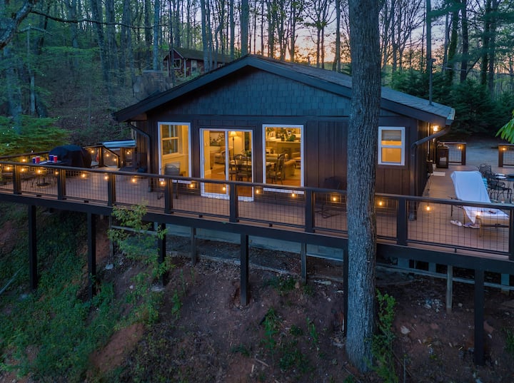 Lake Burton Cottage With Hot Tub - Lake Burton, GA
