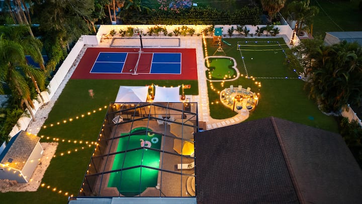Pickleball-bball-volleyball, Pool & Bar Resort - Clearwater, FL