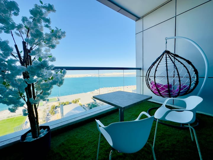 Luxury 3br Flat W/ Full Sea View - Bahrain