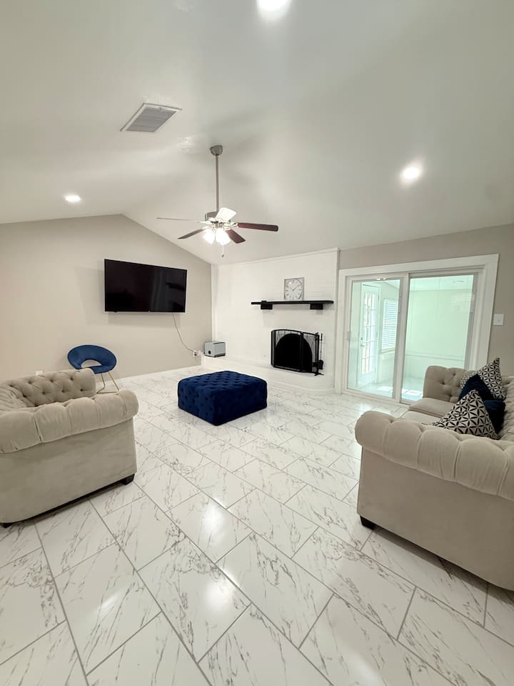Clean & Comfy Retreat · Airport Access - North Richland Hills, TX
