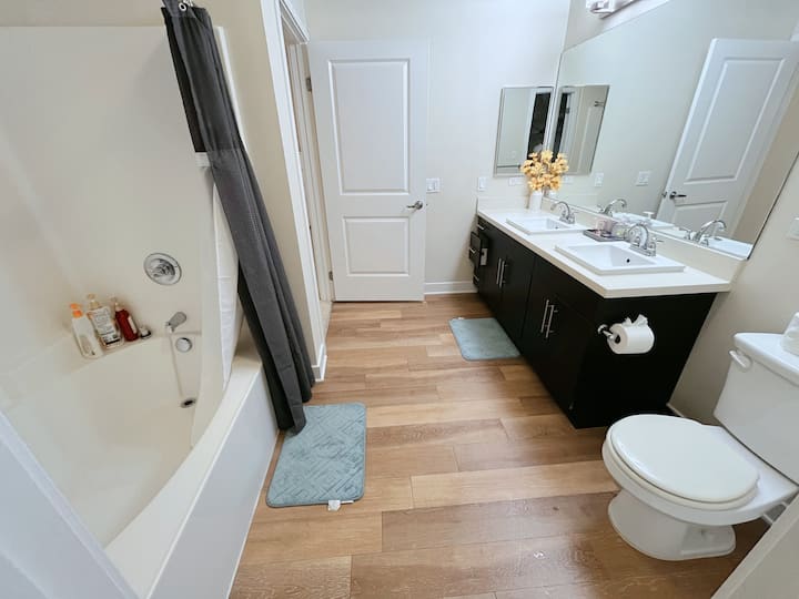 高端公寓 - Tustin, CA