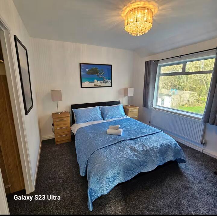 Double Bedroom Nr Southmead Hosp - 브리스톨