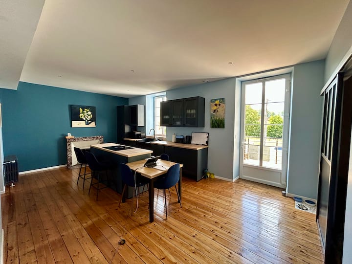 Maison Ivaldi (The Blue House) - Jarnac