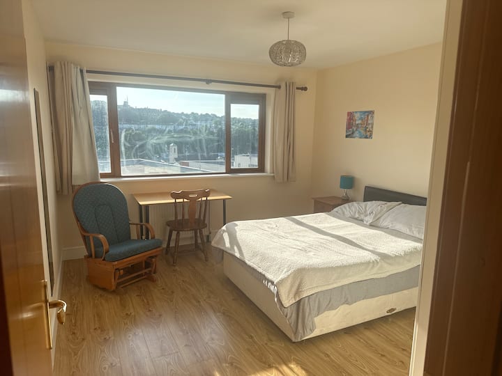 Comfy Room In Friendly Home - 코크