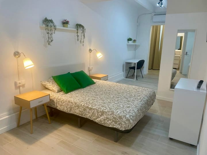 As4 King Room With Private Bathroom - Lleida