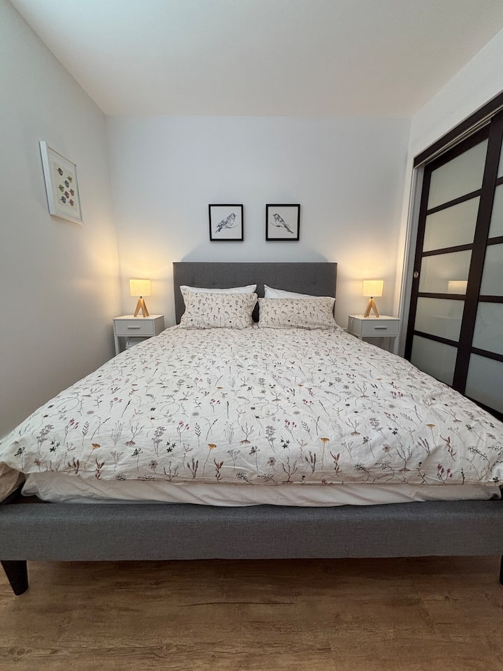 The Pine Nook
Steps To Downtown Nanaimo - Nanaimo